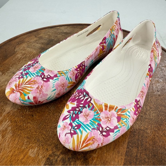 CROCS | Shoes | Crocs Shoes Wm 7 Laura Tropical Floral Graphic Slip On ...